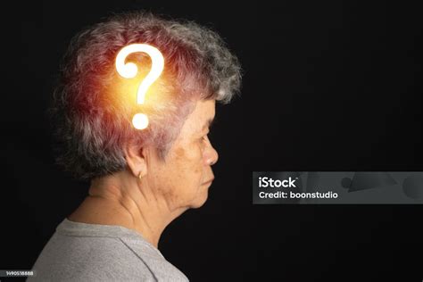 노인의 치매 기억 상실 알츠하이머 병 파킨슨 병 뇌졸중 발작 또는 정신 건강에 대한 인식 70 79세에 대한 스톡 사진 및 기타 이미지 Istock