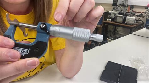 How To Use A Micrometer Lablife Youtube