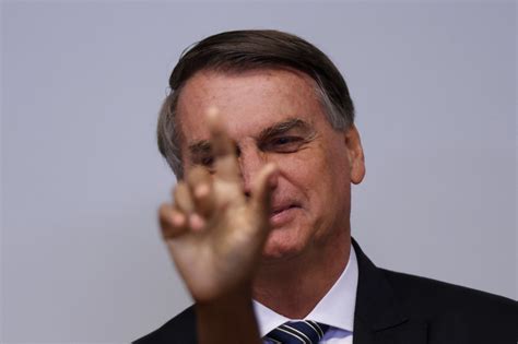 Governo Bolsonaro Liberou Em Média 26 Armas Por Hora Para Cacs Crusoé
