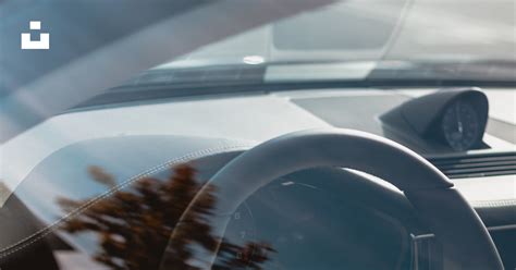 검은 차량 스티어링 휠 사진 Unsplash의 무료 회색 이미지