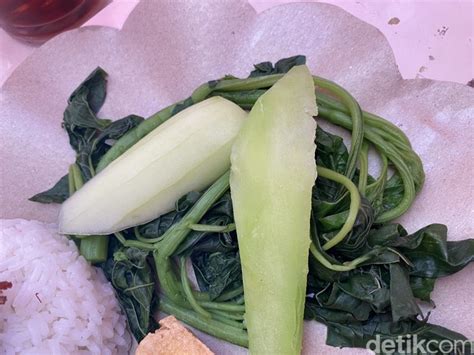 Rela Antre Demi Cicip Pedasnya Sambal Tempong Yang Hits Di Bali