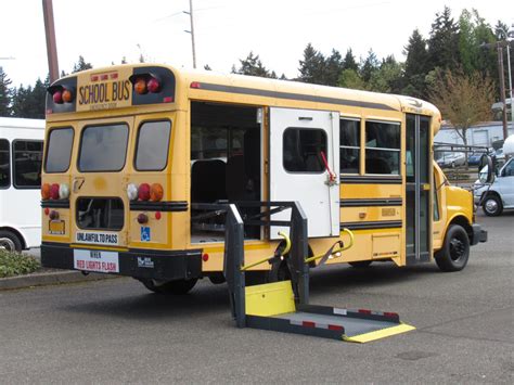 2006 Chevrolet Blue Bird 12 Pass And 1 Wheelchair School Bus B16183