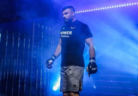 واکنش امیر علی‌ اکبری به ویدئوی حاشیه سازش ویدئو قضیه مربوط به چند