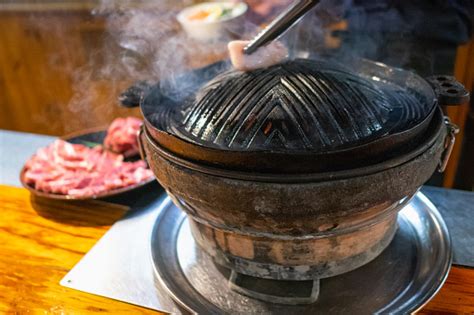 일본의 양 고기 요리 징 기스 칸 은 홋카이도의 향토 요리를 맛볼 수 있습니다 칭기즈 칸 은 양고기와 양고기 등 양 고기를