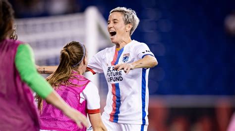 Uswnt Great Megan Rapinoe Re Signs With Ol Reign For 2023 Espn