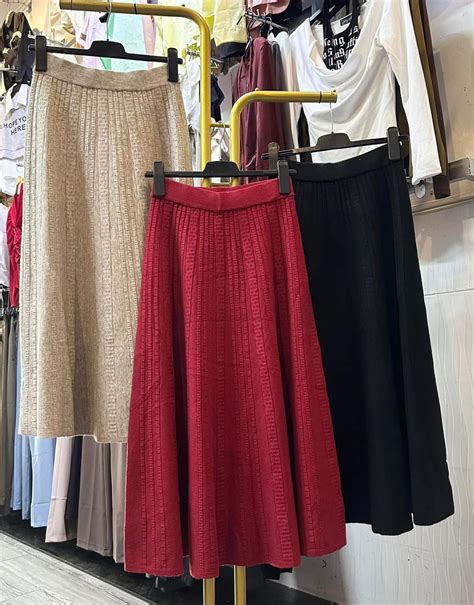 សារាំង បង And អូន ប្រភេទ បោះដុំ ខោអាវ បុរស នារី ហុងកុង លេខ 1 Added A New