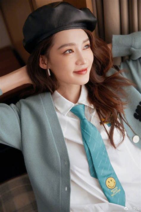马上要过31岁生日的李沁路人视角生图曝光 笑容甜美少女感依旧