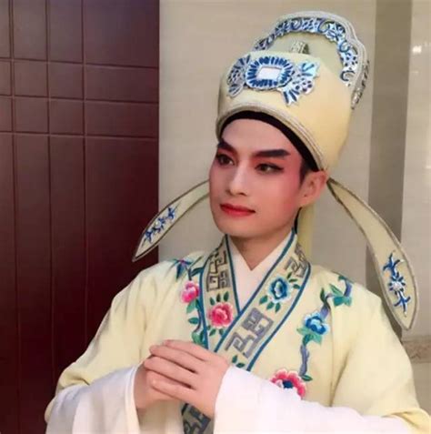 锡剧泰斗王彬彬 锡剧小王彬彬 第8页 大山谷图库