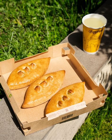 მადარტი ნახევრად ფენოვან ცომში გამომცხვარი კარტოფილის ღვეზელი და ლაღიძის წყალი — კომბინაცია