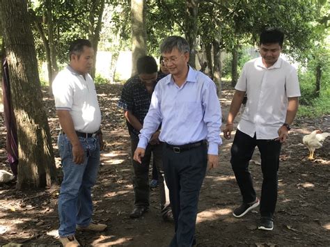 អភិបាលខណ្ឌច្បារអំពៅចុះមើលផ្លូវនិងលំនៅដ្ឋានប្រជាពលរដ្ឋរងគ្រោះដោយទឹកភ្លៀង សារព័ត៌មាន នគរវត្ត