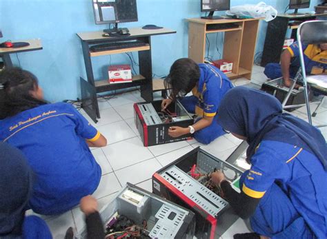 17 Baju Praktek Tkj Background