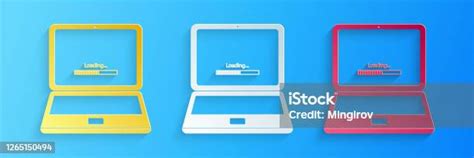 파란색 배경에 격리된 로드 막대 아이콘을 사용 하 여 용지 잘라 랩톱 업데이트 프로세스 시스템 소프트웨어 업데이트 랩톱 화면에서 프로세스를 로드합니다 종이 아트 스타일 벡터