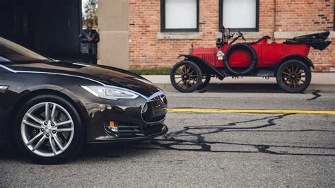 از بوگاتی تا تسلا و بی‌ام‌و این خودروها دنیا را تکان دادند خبرآنلاین