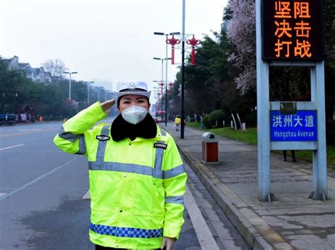 致敬巾帼奋斗者 ① 杨漾荧：绽放在洪雅“疫”线上的最美警花！澎湃号·政务澎湃新闻 The Paper