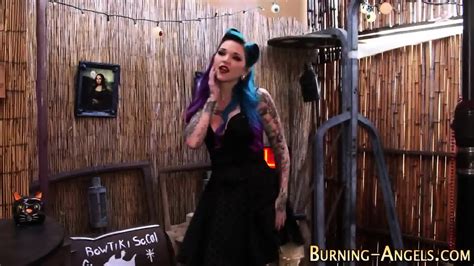 Gothic Pinup Rides Cock Eporner