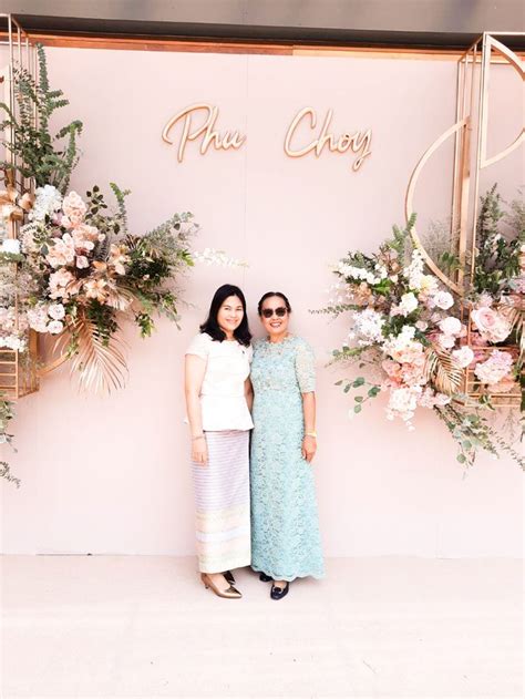 ปักพินในบอร์ด Wedding Ceremony Backdrop งานแต่งงาน ไอเดียงานแต่งงาน ม่านฉากหลัง