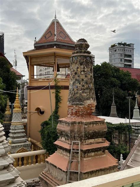 ថ្មីទៀតហើយ ចេតិយបុរាណ មានអាយុកាលជាង១០០ឆ្នាំ ក្នុងវត្តបទុមវតី ត្រូវបានគេវាយស្ទើរបាត់រូបរាងដើម