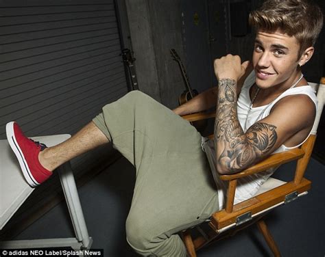 Justin Bieber S Tattoo Artist Bang Bang Discusses Inking The Pop Superstar While On A Shaking