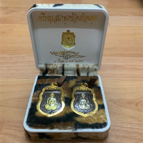 พระหลวงปู่ทวดวัดห้วยมงคล เหรียญเสมาทองแดงรมดำแจกปีใหม่ โค๊ด5อุ กรอบพร้อมสร้อยเดิมวัด ปี2559