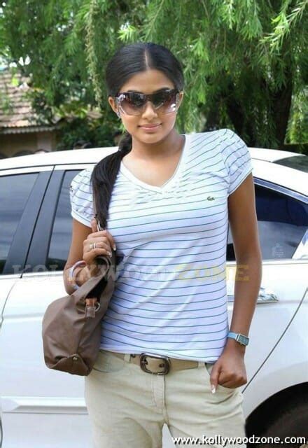 Priyamani Cute Sexy Photos 03 48889 Kollywood Zone