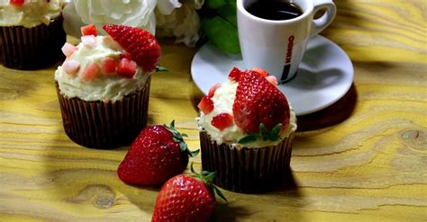 딸기 컵케이크