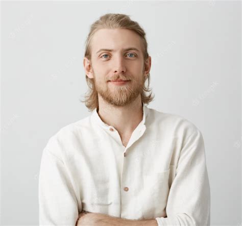 Francis Everett Medium