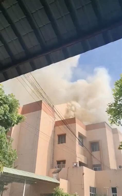 ด่วน ไฟไหม้ โรงเรียนมัธยมวัดหนองจอก เร่งอพยพครูนักเรียนออกจากพื้นที่