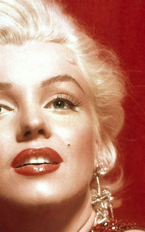 801x1281 Resolution Marilyn Monroe Hot Eye Pic 801x1281 Resolution