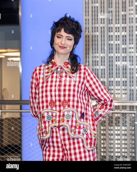 Sarah Sherman Mitglied Der Live Besetzung Besucht Das Empire State