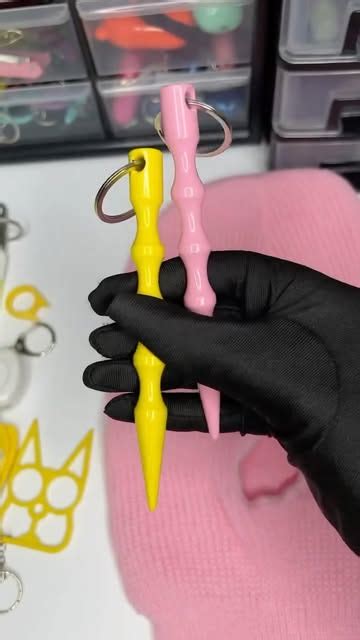 САМОЗАХИСТ ДЛЯ ДІВЧАТ🩷 БРЕЛКИ Подарунковий набір у валізці 😍💖 Для замовлення пишіть в дірект🔥