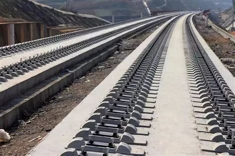 高速铁路无砟轨道是如何施工的？看完这个动画就知道了！钢筋