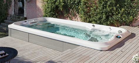 J5™ Luxury Hot Tub Collection Jacuzzi®