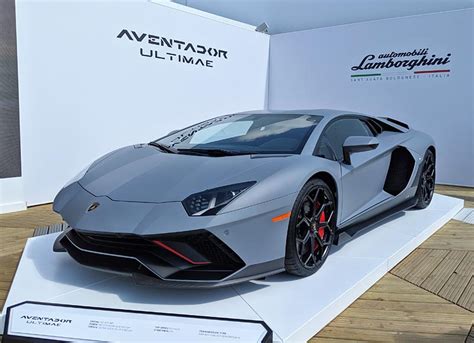 Lamborghini Aventador Specs