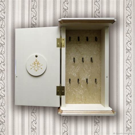 Ключница настенная закрытая 66 фото