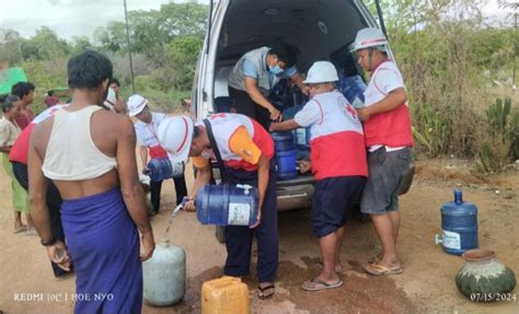 မင်းဘူးမြို့ မြစ်ရေဝင်ရောက်သည့် နေအိမ်များ၊ ရေဘေးရှောင်စခန်းများသို့ သောက်ရေသန့်နှင့် စားသောက်ဖ
