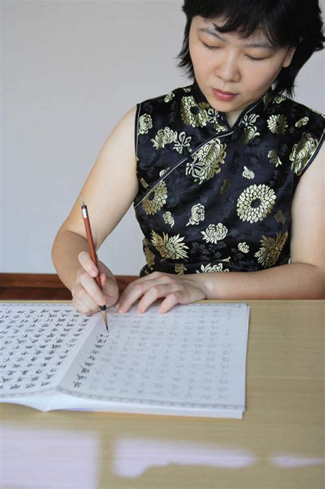 女人写毛笔字写毛笔字 伤感说说吧