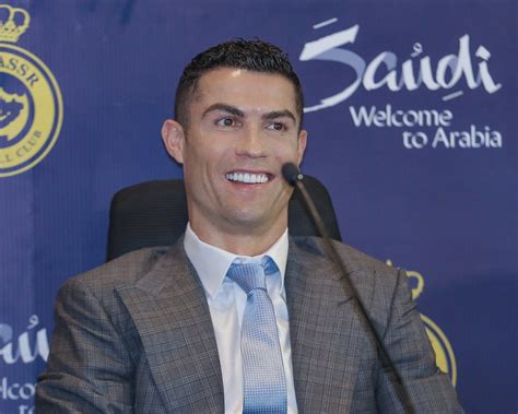 النصر السعودي يقدم نجمه الاسطوري كريستيانو رونالدو المصدر أونلاين