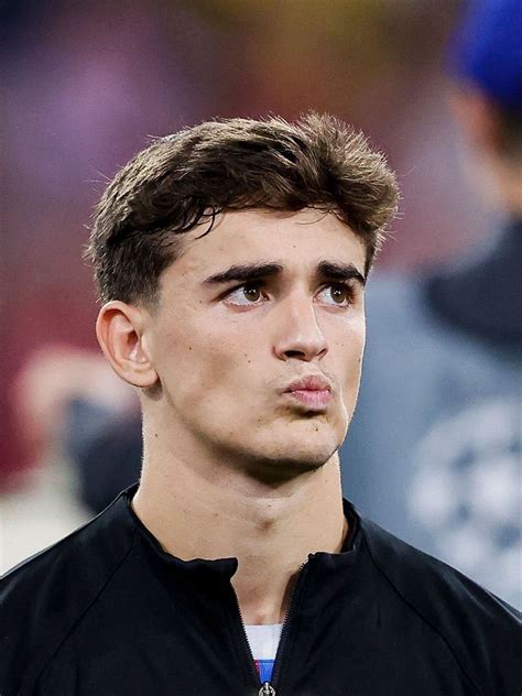 Pin By 🪐 On Barça Handsome Football Players Soccer Guys Cute