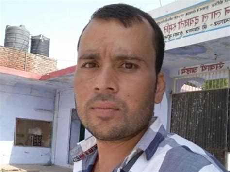 Dead Body Found Lying In The Room Lived In A Rented House हाथरस में