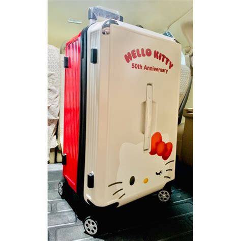 Hello Kitty 50週年電力媚眼行李箱的價格推薦 2025年5月 比價比個夠biggo