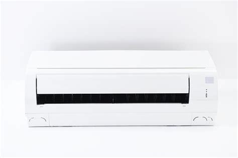 흰색 벽실에 에어컨 시스템 에어컨 아파트의 흰색 벽에흰색 에어컨이 설치되어 있습니다 0명에 대한 스톡 사진 및 기타 이미지 0명 가정의 방 공기조화 Istock