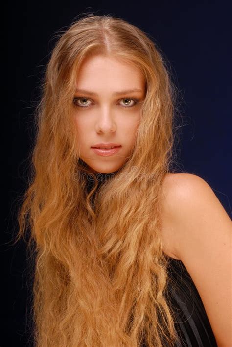 Muchacha Rubia Atractiva Imagen De Archivo Imagen De Sensual 5893467