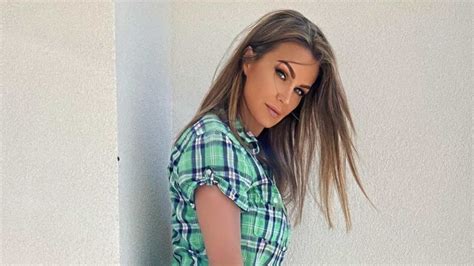 Eva Henger solo intimo e niente più décolleté da fantascienza FOTO