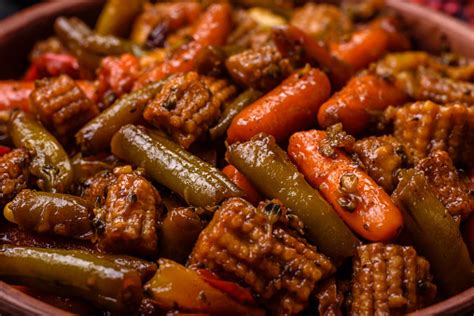 세라믹 접시에 데리야끼 소스에 옥수수 당근 고추 브로콜리 양파 야채를 섞습니다 건강한 생활방식에 대한 스톡 사진 및 기타 이미지 건강한 생활방식 건강한 식생활 고추류