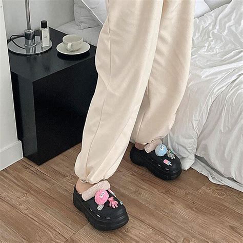 지비츠털슬리퍼 키높이크록스 폼폼이 겨울슬리퍼 털실내화