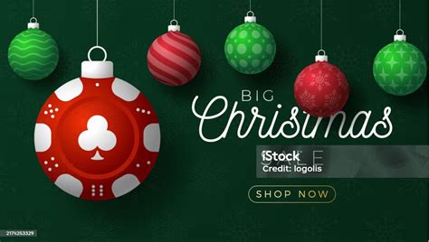 포커 크리스마스 인사말 카드 메리 크리스마스와 새해 복 많이 받으세요 카지노 인사말 카드 배경에 녹색에 녹색과 빨간색 크리스마스 공 방울 실에 매달려 있습니다 스포츠 벡터