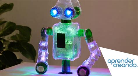 Robots Hechos De Material Reciclado Robot Reciclado Creación
