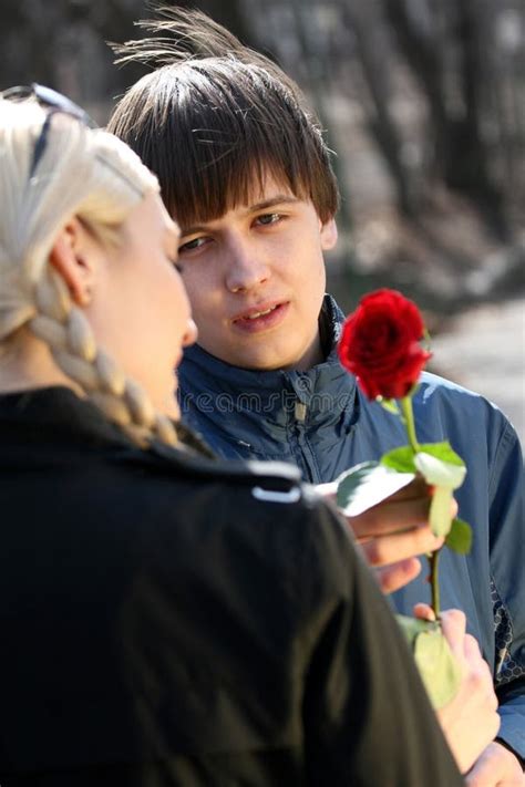 De Liefde Van De Tiener Stock Foto Image Of Geluk Tiener