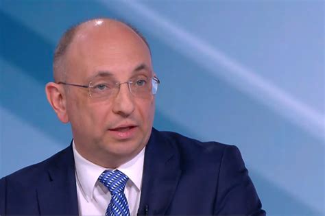 Николай Василев остро към бюджетарите на Радев Десетки милиарди хвърчат в липса на реформи