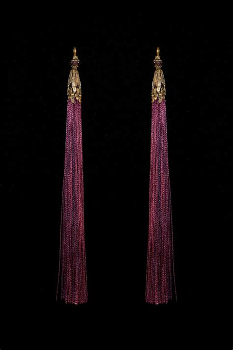 Pair Of Hook Tassels Aubergine Fortuny